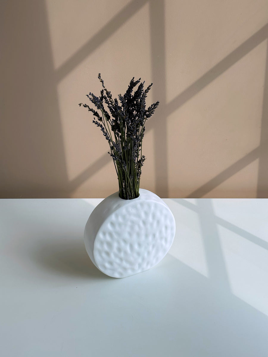 White Round Textured Vase – PlaceitKW